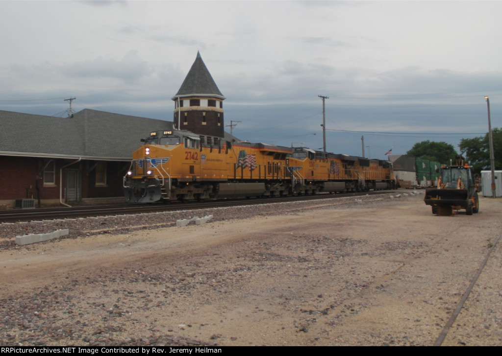 UP 2742 & others (1)